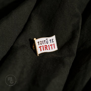 'Toitū te Tiriti' Māori Enamel Badge Pin | Maimoa Creative